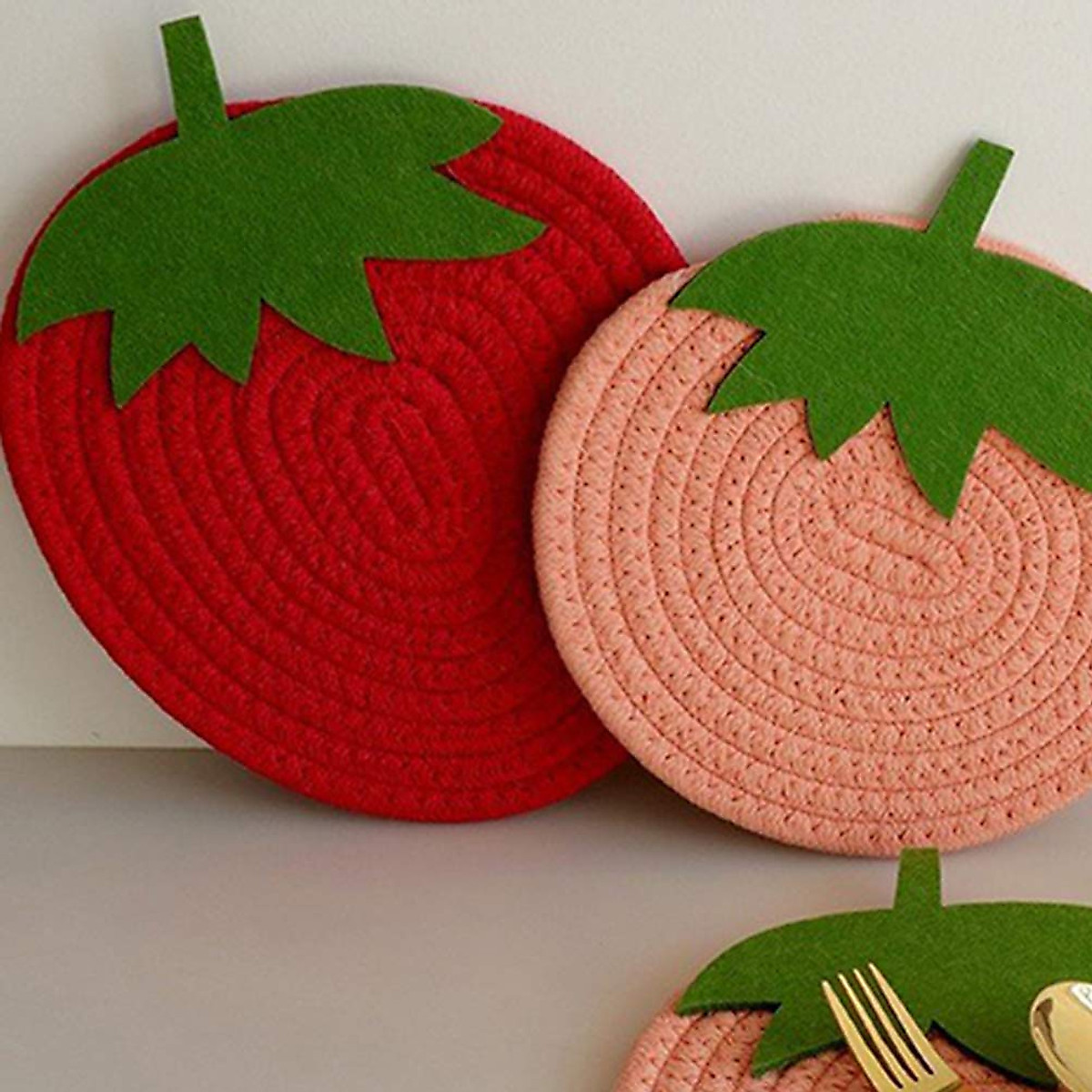 Hemoton 2 pcs Pot Holders Cloth Trivets Strawberry Shaped Cotton Thread Kitchen Table Mats Hot Pads Heat Resistant Coasters for Cooking Baking Table Decorations