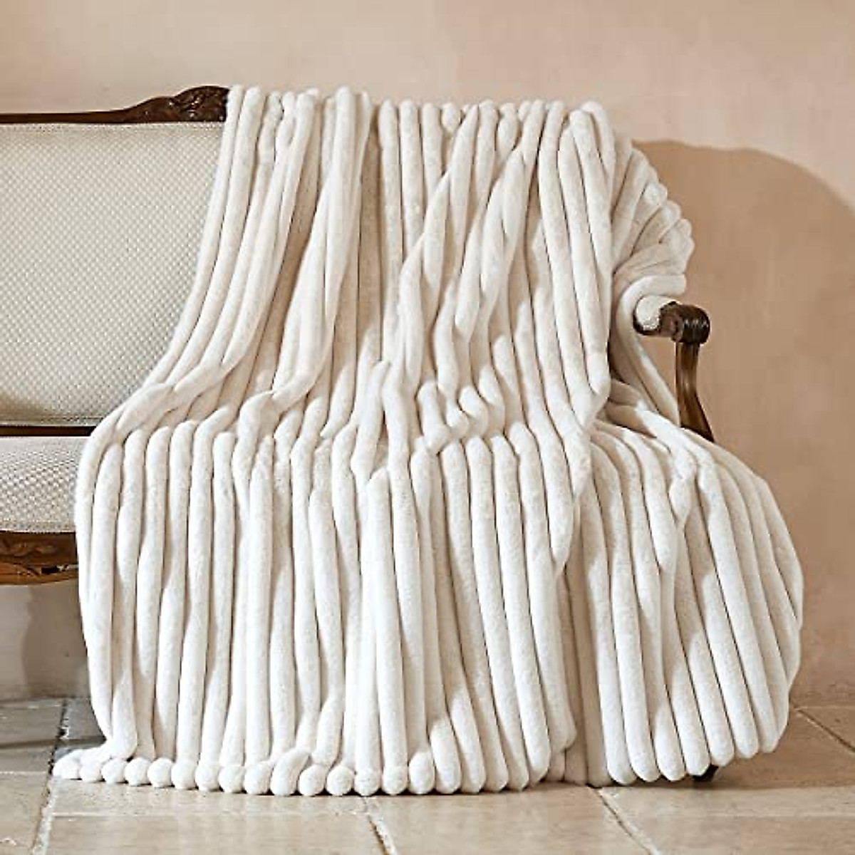 Amélie Home Luxury Jacquard Stripe Faux Fur Throw Blanket, Soft and Warm Thick Furry Throw Blankets in Fall Winter, Woven Fluffy Plush Blanket for Sofa Couch Bed Living Room, Ivory, 50"x 70"