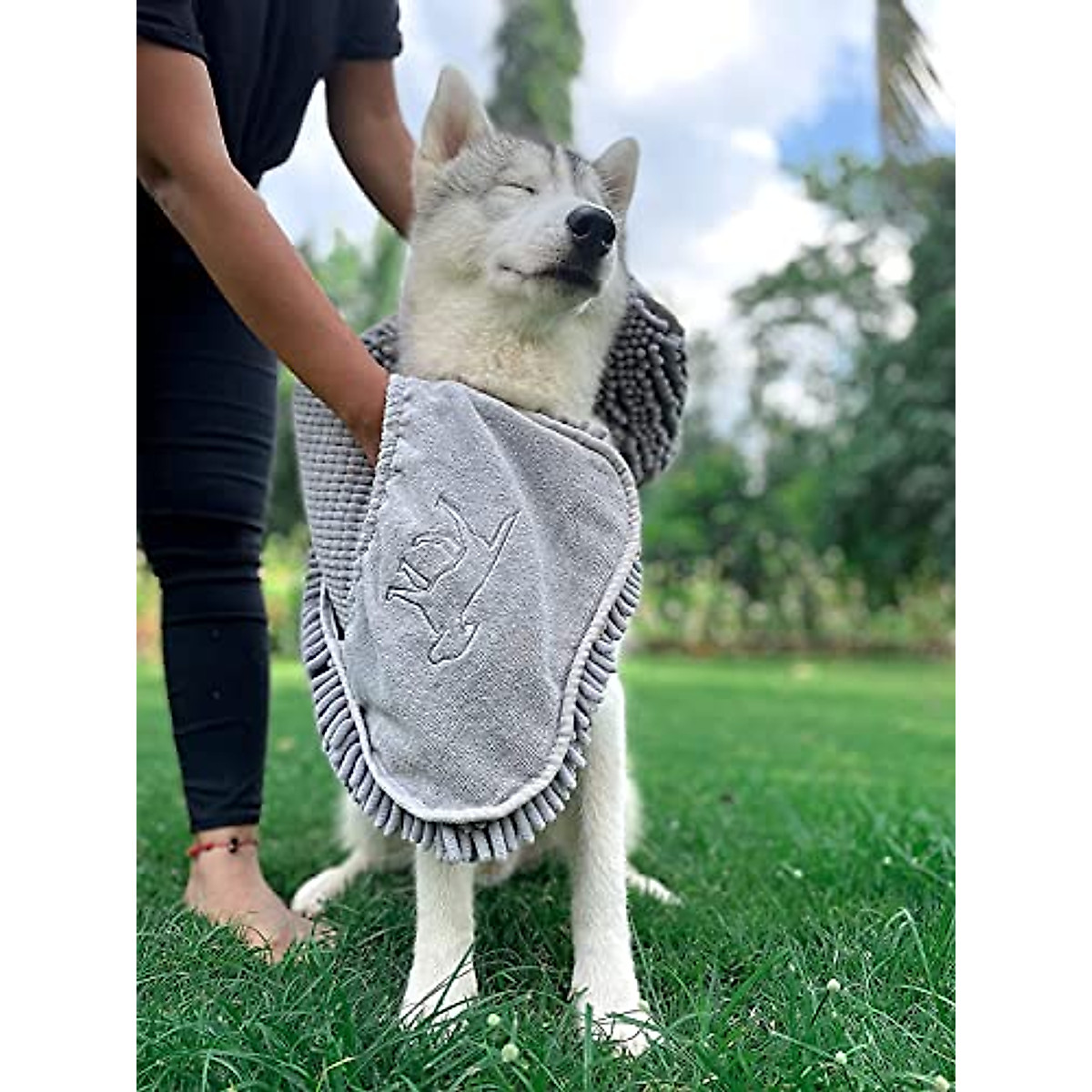 Tuff Pupper Quick Dry Towel for Dogs | Ultra Absorbent Microfiber Shammy | Extra Large 35x15 Size for All Breeds | Comfortable Hand Pockets | Indoor Outdoor Use | Durable Material | Machine Washable