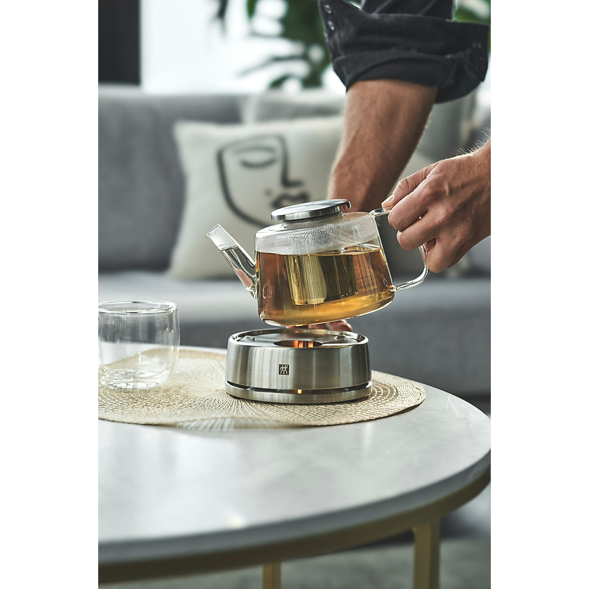 Zwilling 39500-142 Sorrento Tea and Coffee Pot – 800ml Capacity, Made from Heat-Resistant Blown Glass, Narrow-Meshed Tea Strainer, 18/10 Stainless-Steel Lid and Tealight Warmer, Dishwasher Safe