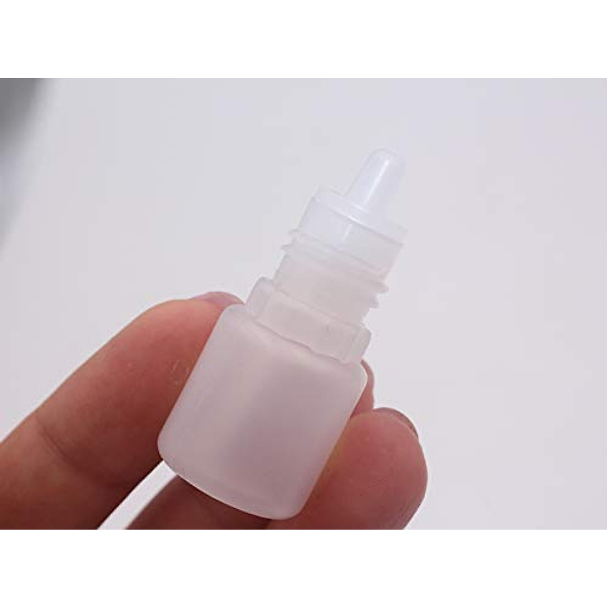 50Pcs Mini Clear Plastic Squeezable Dropper Bottles Empty Eye Liquid Dropper with Screw Caps and Plugs Eye Dropping Bottles Container Dispenser for Reagent Lab Drops Essential Oil 2ml/0.07oz
