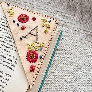 AZURAOKEY Cute Flower Letter Embroidery Bookmarks, Felt Triangle Bookmark, Hand Felt Page Number Decorative Book Label Letter Bookmarks for Reading Lovers Meaningful Gift
