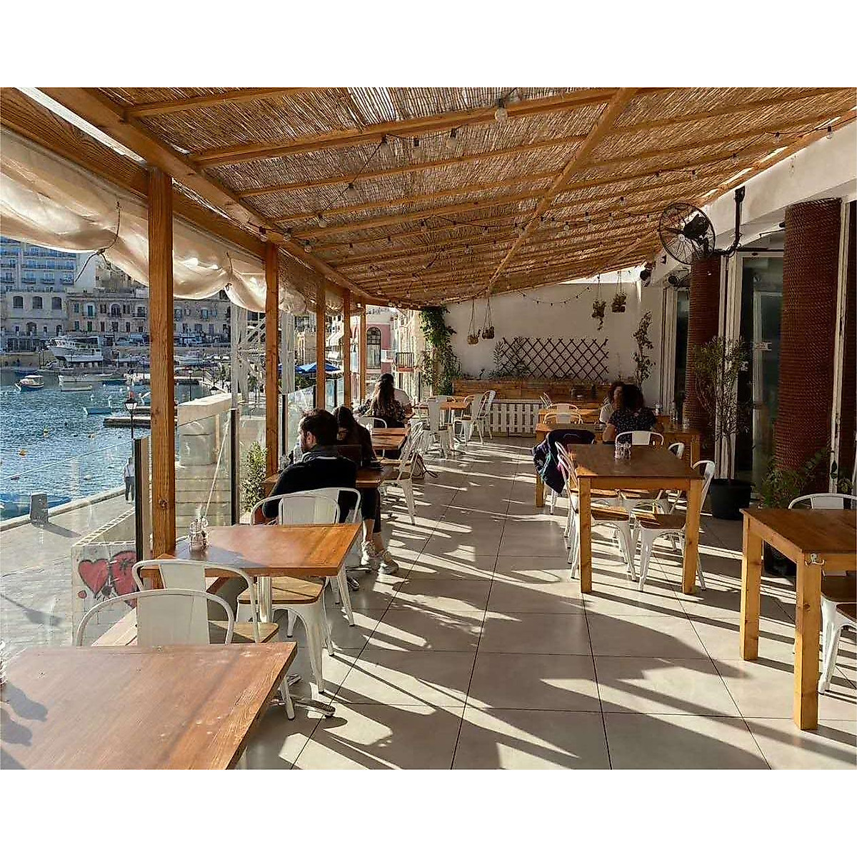 Metal Dining Chairs with Wood Seat Set of 4 White Stackable Industrial Metal Restaurant/Bistro/Cafe/Trattoria/Bar Side Chairs