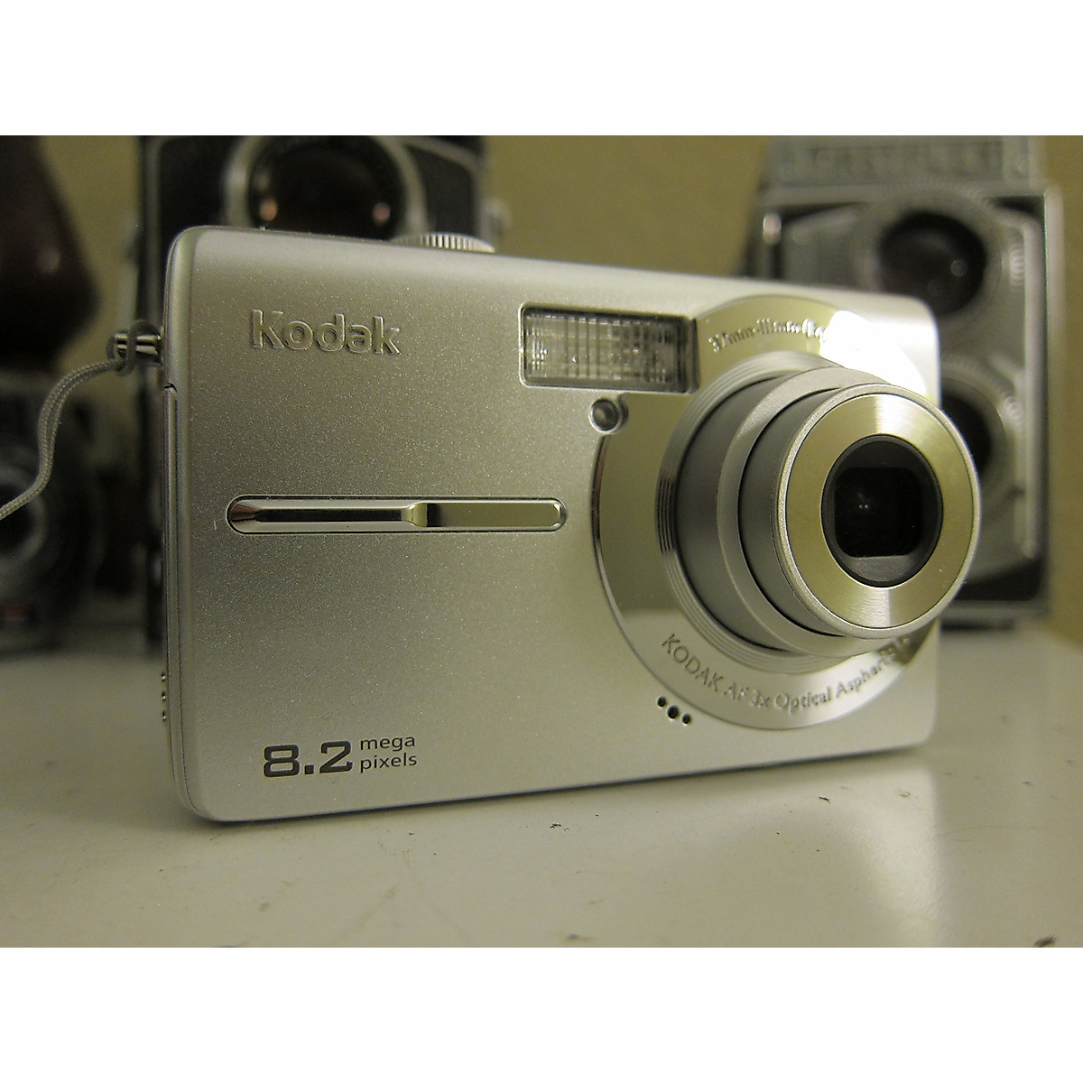 Kodak EasyShare MD853 8.2MP 3X Optical/5x Digital Zoom Camera