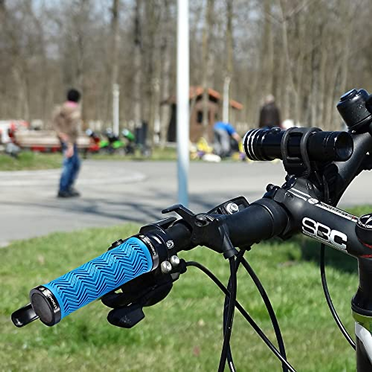 Boenoea Mountain Bike Handlebar Grips Lock on,Anti-Slip Shock Absorbing Bicycle Grips 130mm for Mountain Bike Downhill MTB