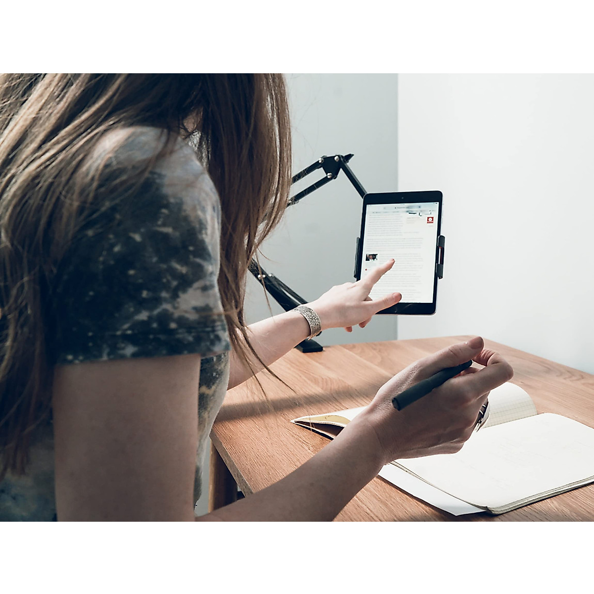 Foldable Phone Tablet Mount Holder – Aluminum Universal Flexible Tablet Bracket Mount Holder Adjustable and Compatible with 4-13 Inches Smartphones Tablets iPad/iPad Air/iPad Pro/Nintendo Switch