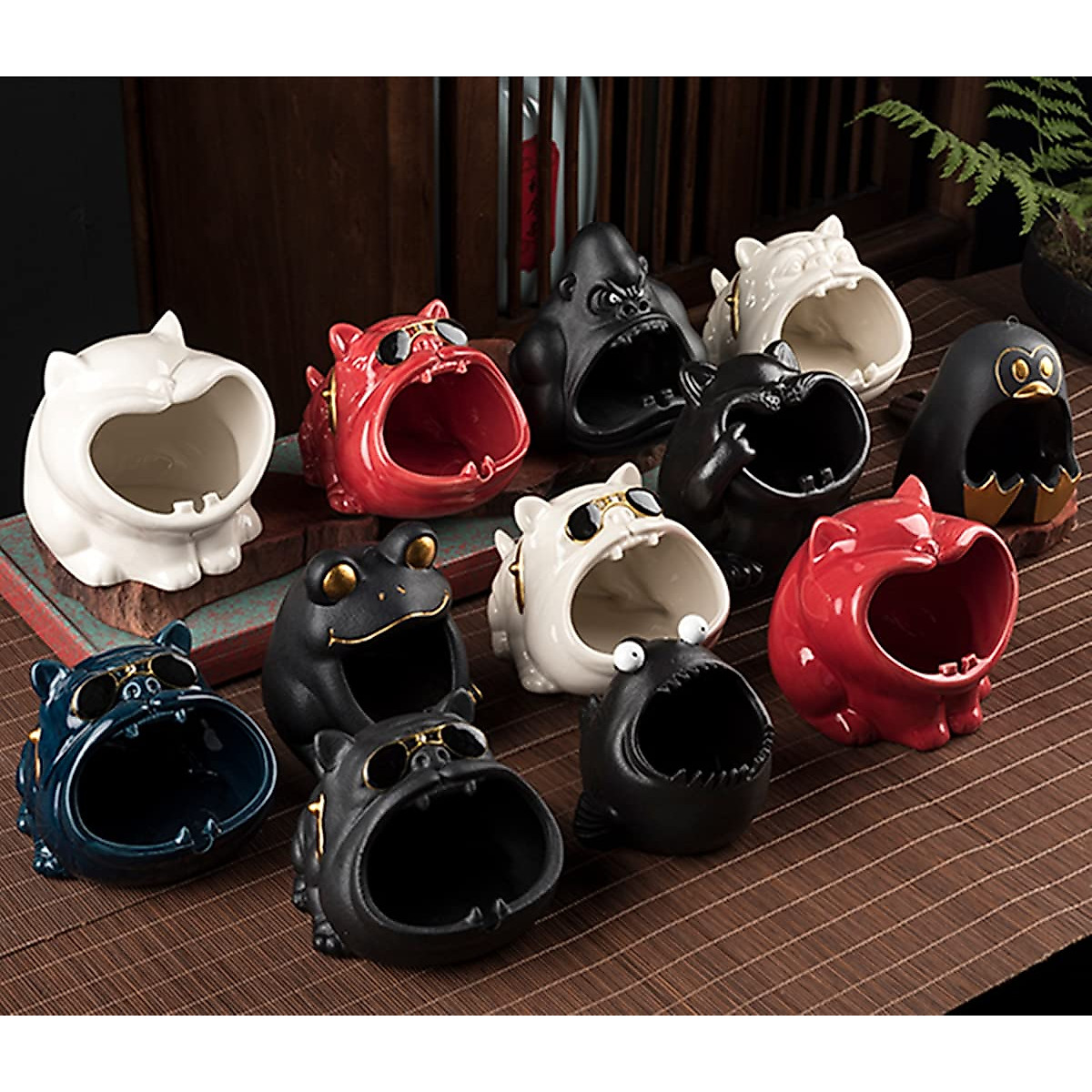 XIOU Desktop Ceramic Trash Can, Animals Garbage Can for Office Desktop, Small Bucket for Home Indoor Decoration, Cute Mini Tabletop Wastebasket (Dog-b (White))