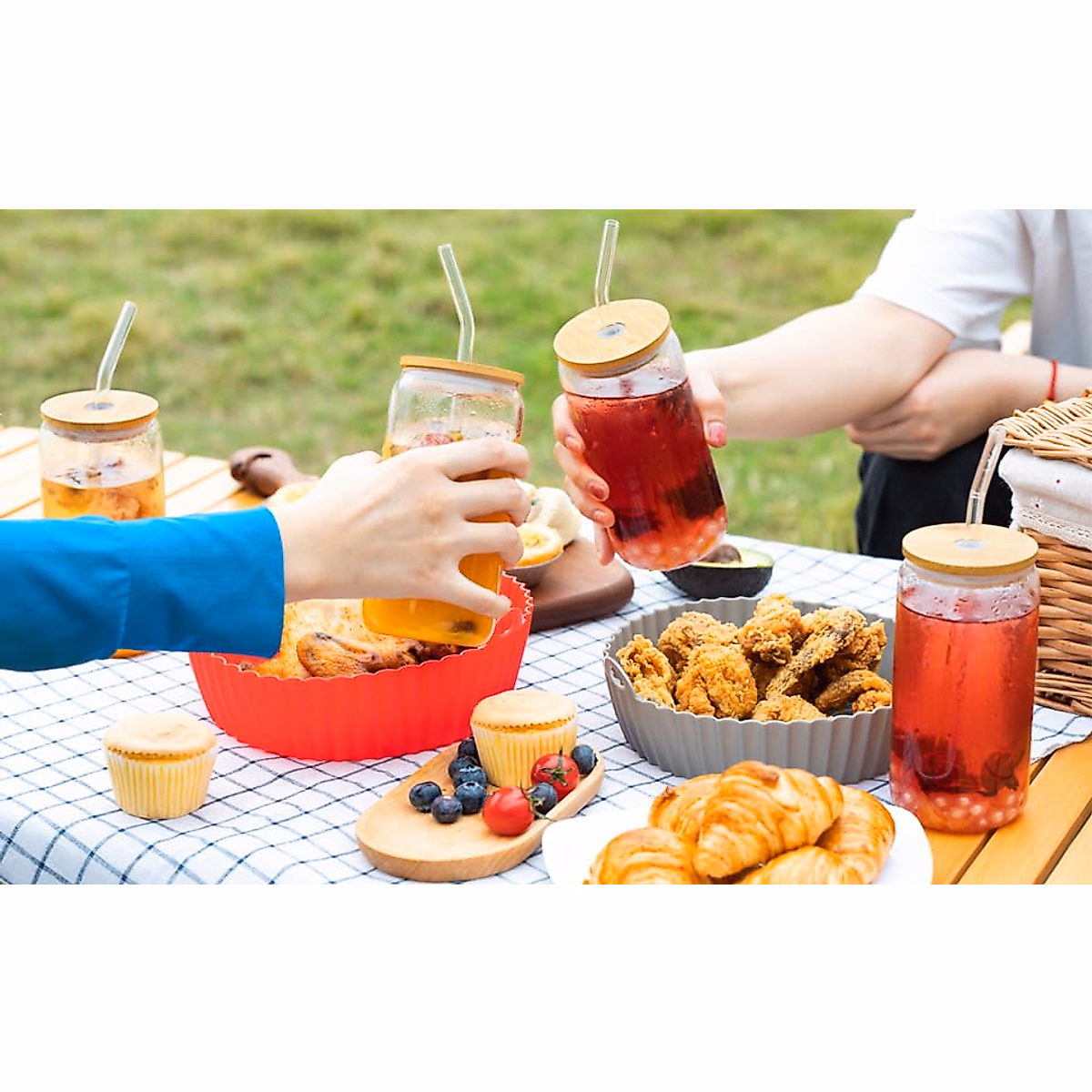 Clear 4-piece tumbler with bamboo lid and straw,16 oz iced coffee cup, home tumbler, suitable for beer, cocktails, tea and coffee