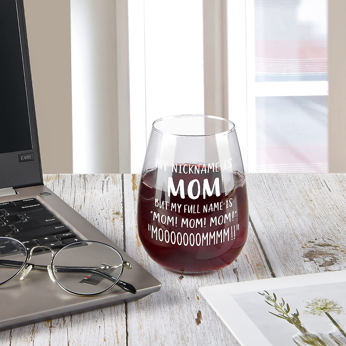 Modwnfy Funny Gift for Mom, Mother's Day Wine Glass, Best Mommy Stemless Wine Glass, Mothers Day Gifts for Mom New Mom Mother Mama Women Wife, Daughter Gifts from Mom On Baby Shower, 15 Oz
