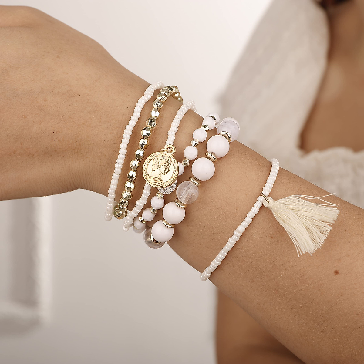 YERTTER 6pcs Bohemian Layered Rice Beads Ethnic Beaded Pendant White Tassel Stretch Stackable Strand Bracelet Rice Beads Bracelet Statement Gift for Women Girls（White）