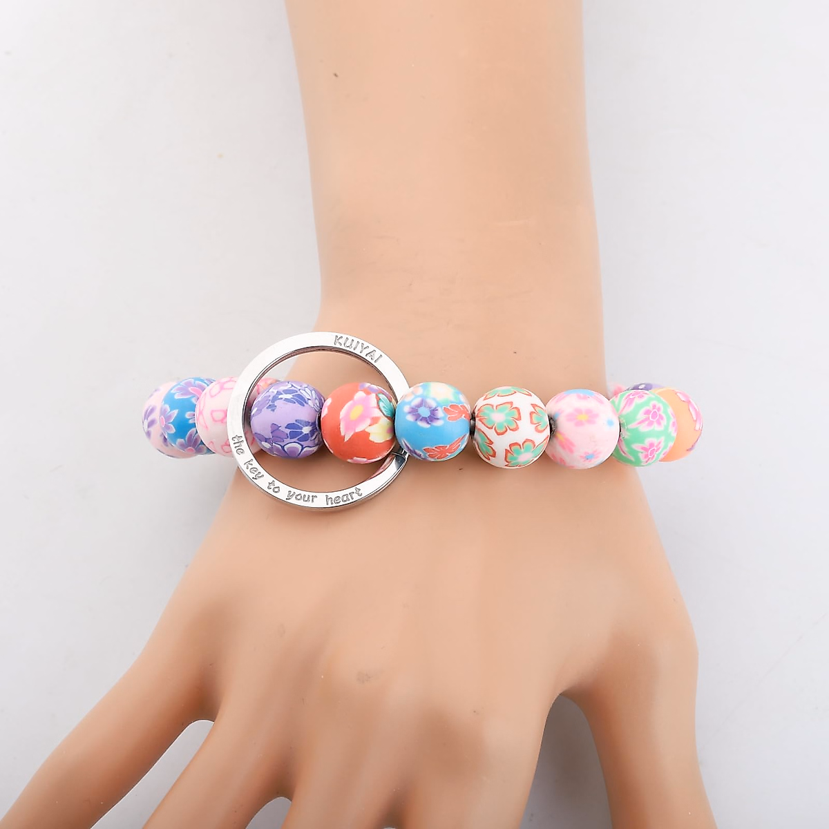 KUIYAI Elastic Beaded Wrist Keychain Bracelet Handsfree Keychain Gift for Her (Random color)