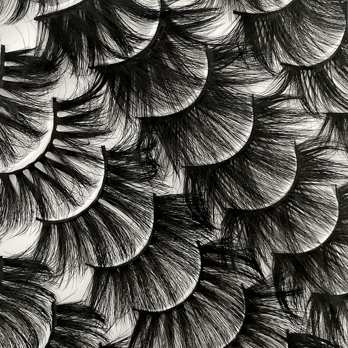 Faux Mink Lashes 25mm 6D Natural Long Fluffy Mink Fur False Eyelashes Cat-Eye Wispy Lashes Volume 20 pairs