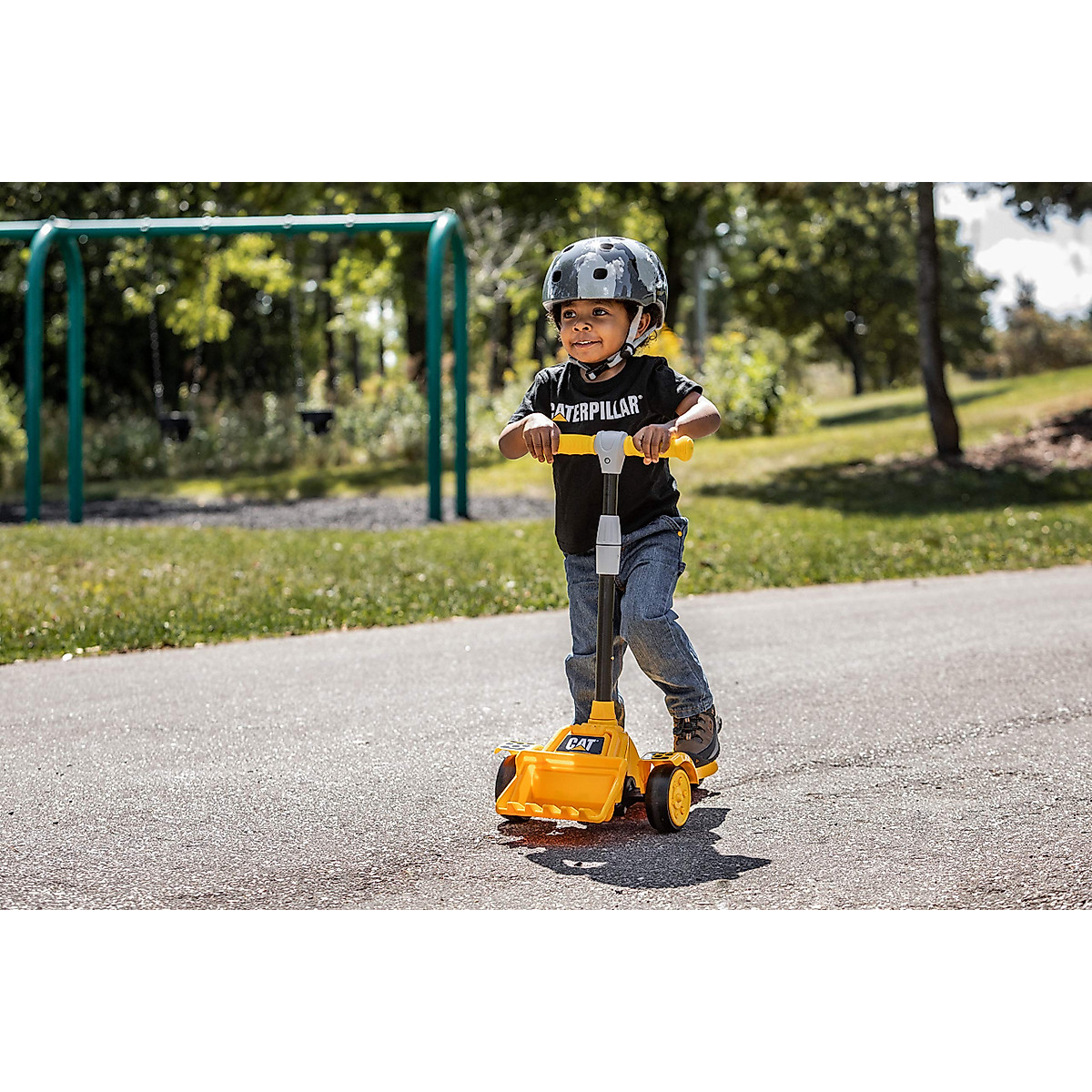Kid Trax CAT Toddler Kick Scooter, Kids 3 Years or Older, Adjustable-Height Handlebars, Lean to Steer Technology, Removable Bulldozer-Style Scoop