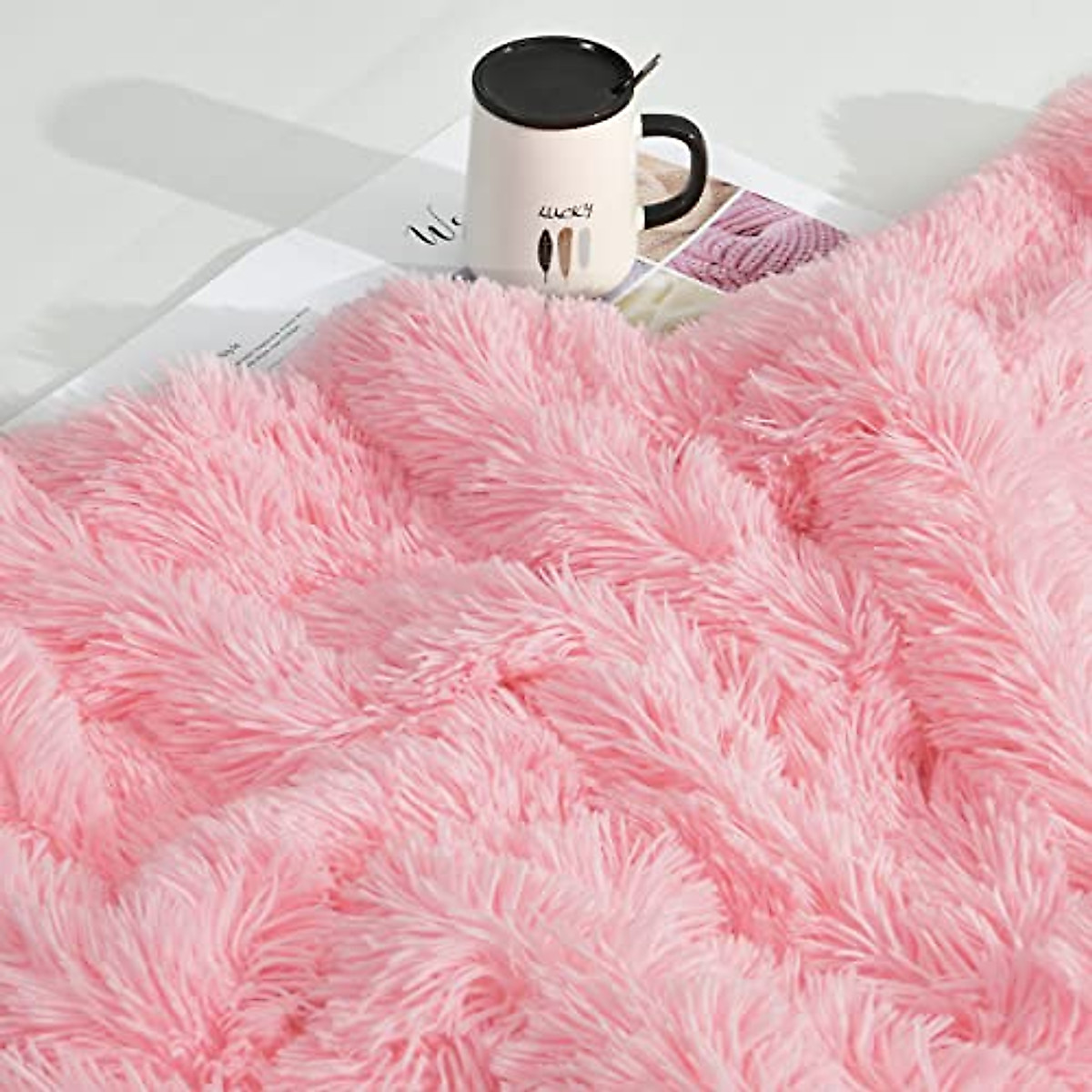 junovo Super Soft Shaggy Longfur Faux Fur Blanket, Fuzzy Throw Blanket for Bed, Fluffy Cozy Plush Light Blanket, Washable Warm Furry Throw Blanket for Couch Sofa Chair Home Decor, 50"x60" Pink