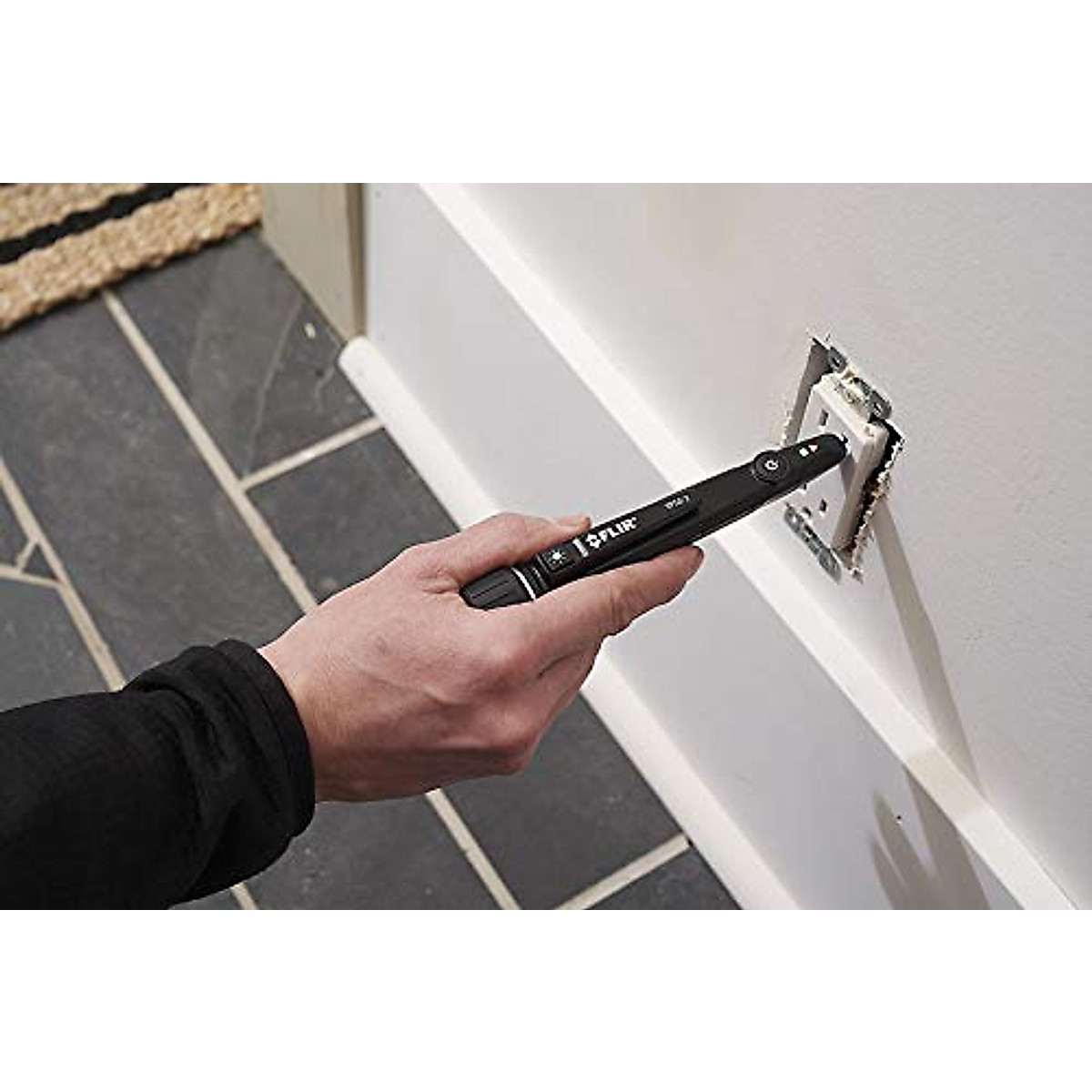 FLIR VP50-2 CAT IV Non-Contact Voltage Detector, Featuring Light, Vibration, and Beeper Feedback Alarms and a Powerful LED Flashlight, Green