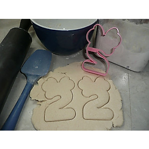 THEMED MAGICAL MOUSE WITH BOW NUMBER TWO 2 OUTLINE COOKIE CUTTER MADE IN USA PR4572