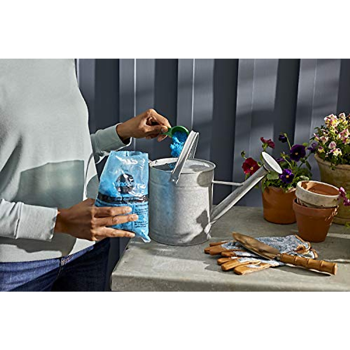 Miracle-Gro 1001921 Water Soluble Flower Food, 1.5 lb