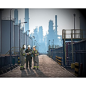 MSA 463947 V-Gard Cap Style Safety Hard Hat With Staz-on Pinlock Suspension | Polyethylene Shell, Superior Impact Protection, Self Adjusting Crown-Straps - Standard Size in Red