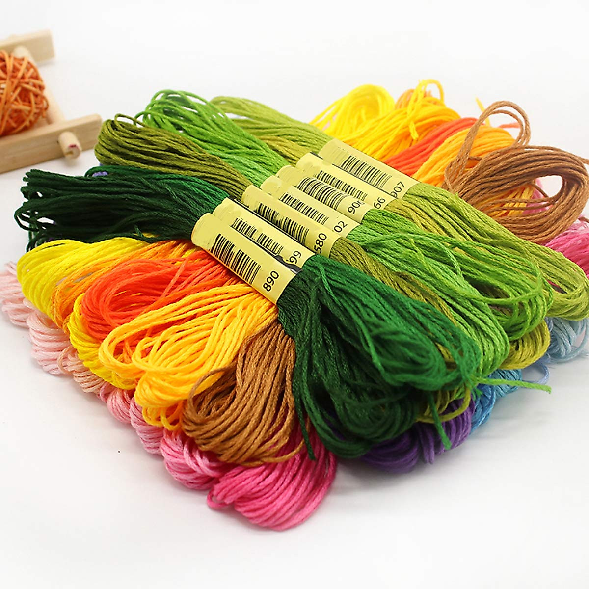 Friendship Bracelet String 50 Skeins Rainbow Color Embroidery Floss Cross Stitch Embroidery Thread Cotton Friendship Bracelet Thread Floss Bracelet Yarn, Craft Floss