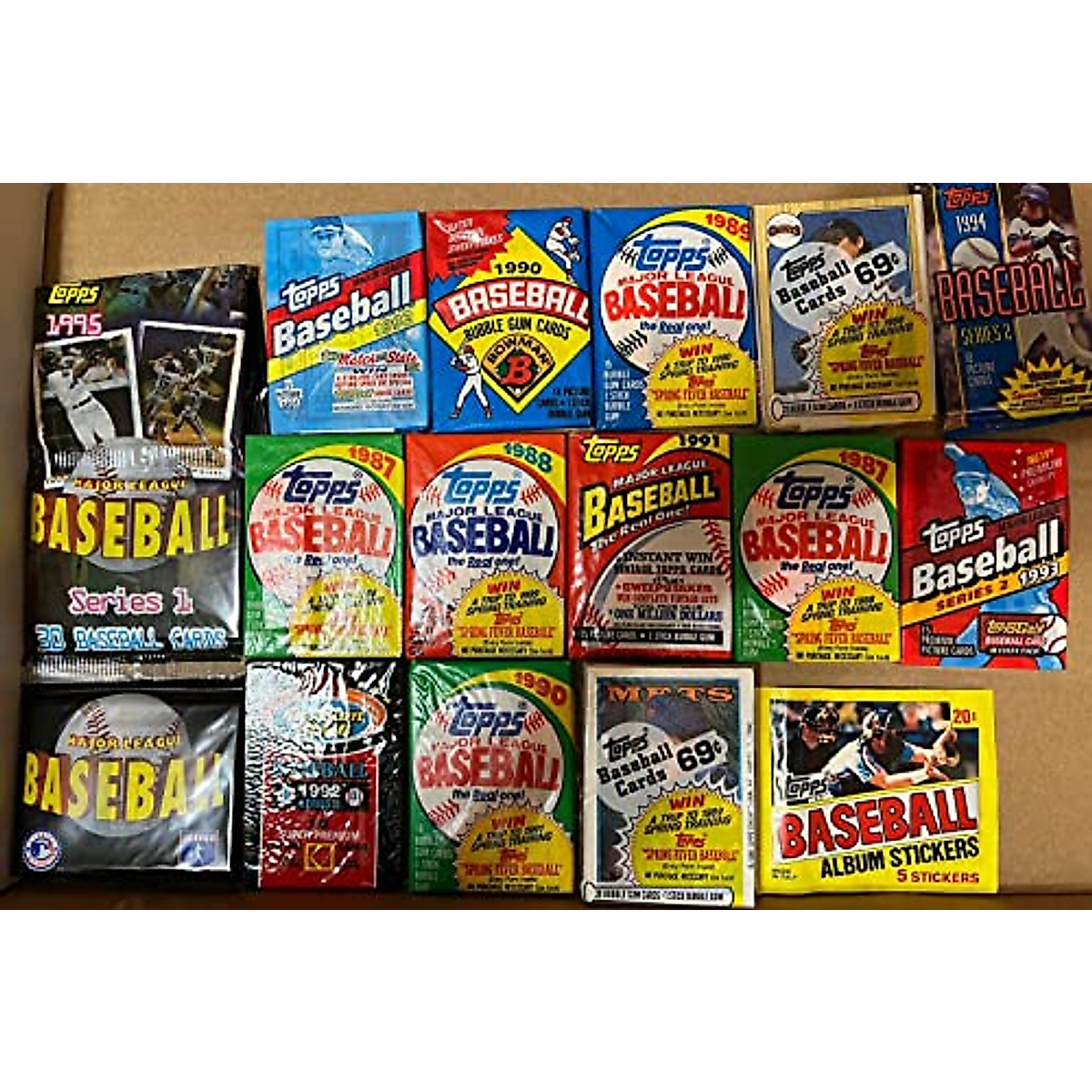 300 Old Vintage Topps Baseball Cards in Sealed Pack Lot Gift Package
