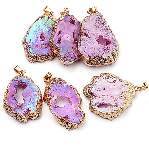 Natural Agate Slice Druzy Necklace - Irregular Slice Natural Quartz Geode Pendant Necklace with Gold Plated Edge, Bohemian Natural Stone Jewelry for Women (Pinkish Purple)