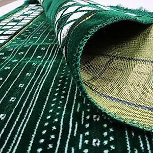 Modefa Turkish Islamic Prayer Rug - Thin & Lightweight Velvet Praying Carpet - Soft Muslim Praying Mat Janamaz - Ramadan or Eid Gift for Men & Women - with Car Hanger - Vined Arch (Green)