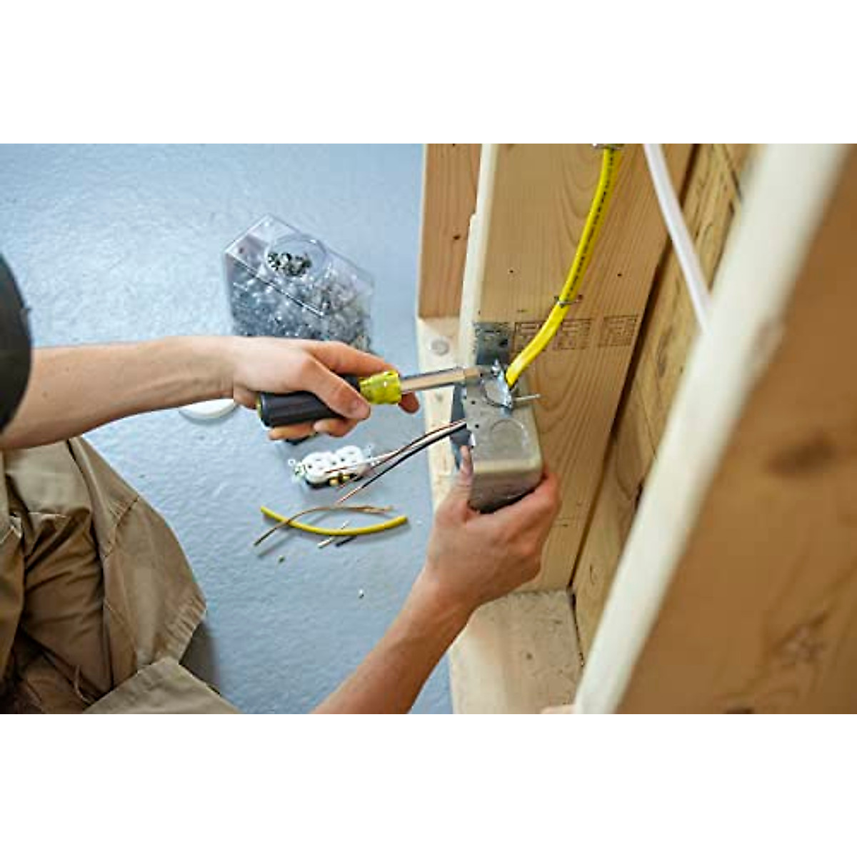 Halex – 3/8 Inch Non Metallic Twin Screw Clamp Connectors – 05103B – 100 Per Pack