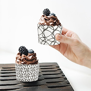 Hiceeden 300 Pcs Paper Cake Baking Cups, 5 Oz Greaseproof Muffin Liners Disposable Cupcake Wrappers Black & White for Birthday, Wedding, Baby Shower, Holiday