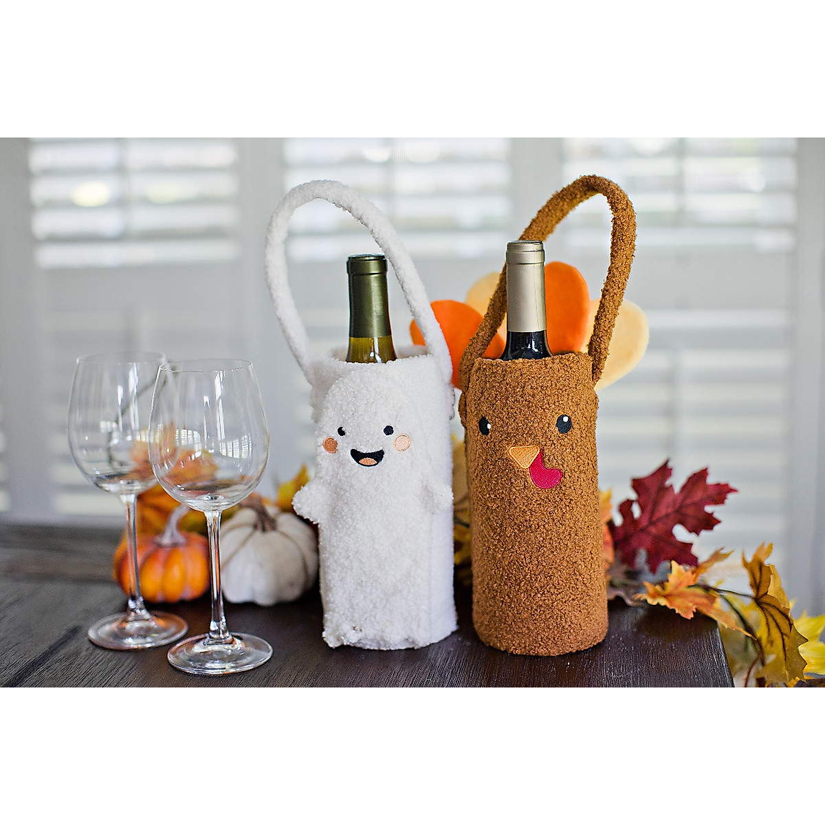 Pearhead Sherpa Turkey Wine Bottle Gift Bag, Thanksgiving Dinner Ideas, Funny Fall Housewarming Ideas, Holiday Party Hostess Gifts, Reusable Gift Bag, Soft Travel Wine Tote Carrier