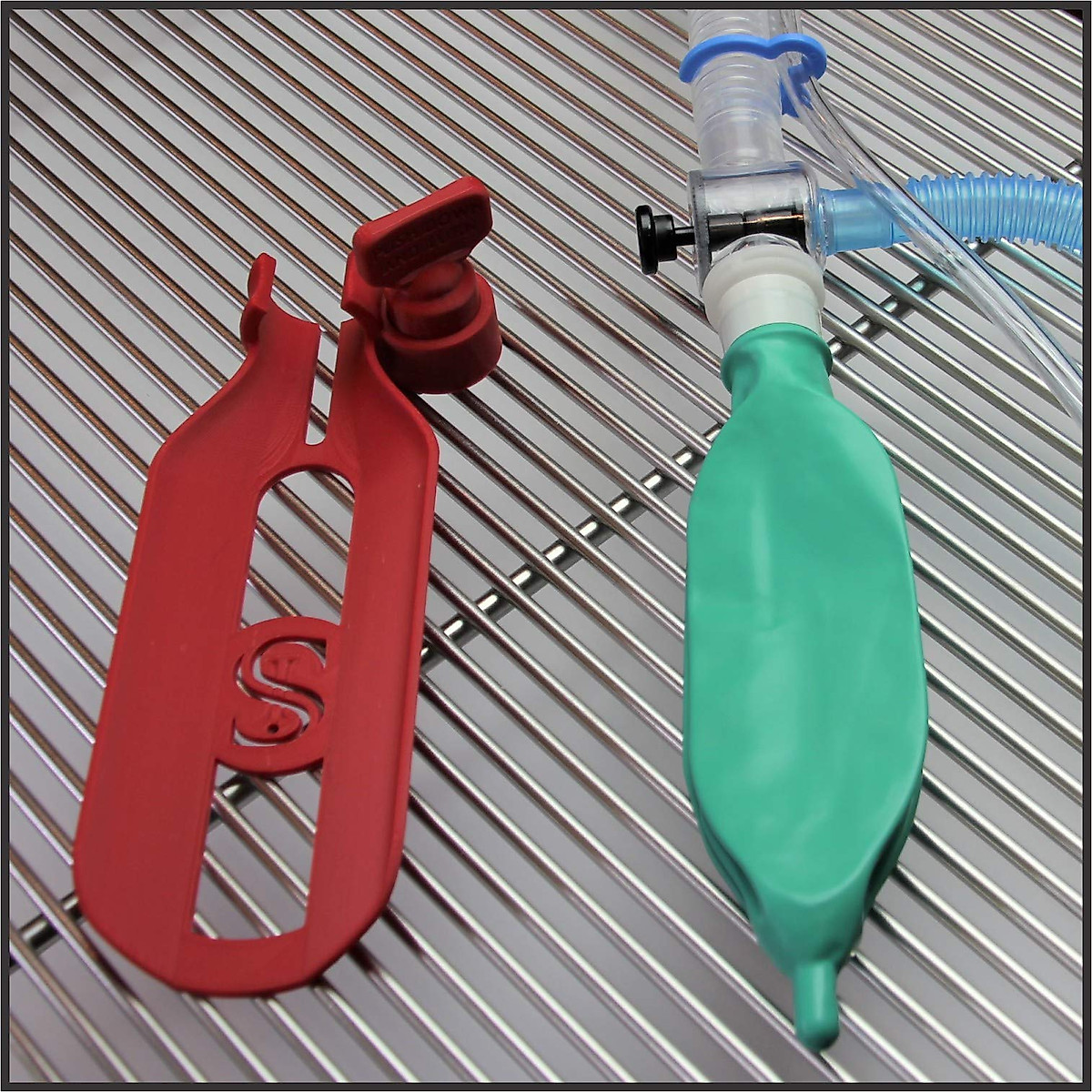 Veterinary Dental Table Mount for Non Rebreathing Circuits, Jackson Rees, SafeSigh, etc. (Royal Blue)