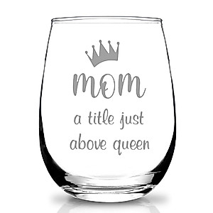SOCOARZR Gifts For Mom From Daughter,Son - Funny Mom Gifts,Birthday,Mothers Day,Christmas Gifts for Mom,Mom Queen 15 oz Wine Glass