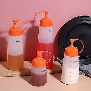 Squeeze Sauce Bottle with Scale, Practical Leakproof Squeeze Bottle Clear Scale Simple Usage Plastic Condiment Bottle for Home Orange 180ml
