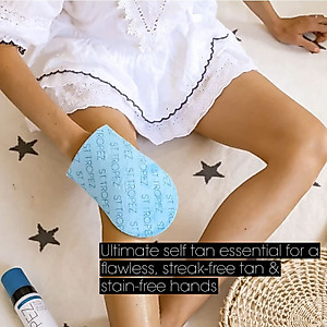 St.Tropez Double-Sided Luxe Velvet Applicator Mitt, Soft Self Tanning Mitt for a Flawless Finish, Waterproof Tanning Mitt for a Smooth and Even Self Tan, Ultimate Mitt for Self Tanner, 1 ct