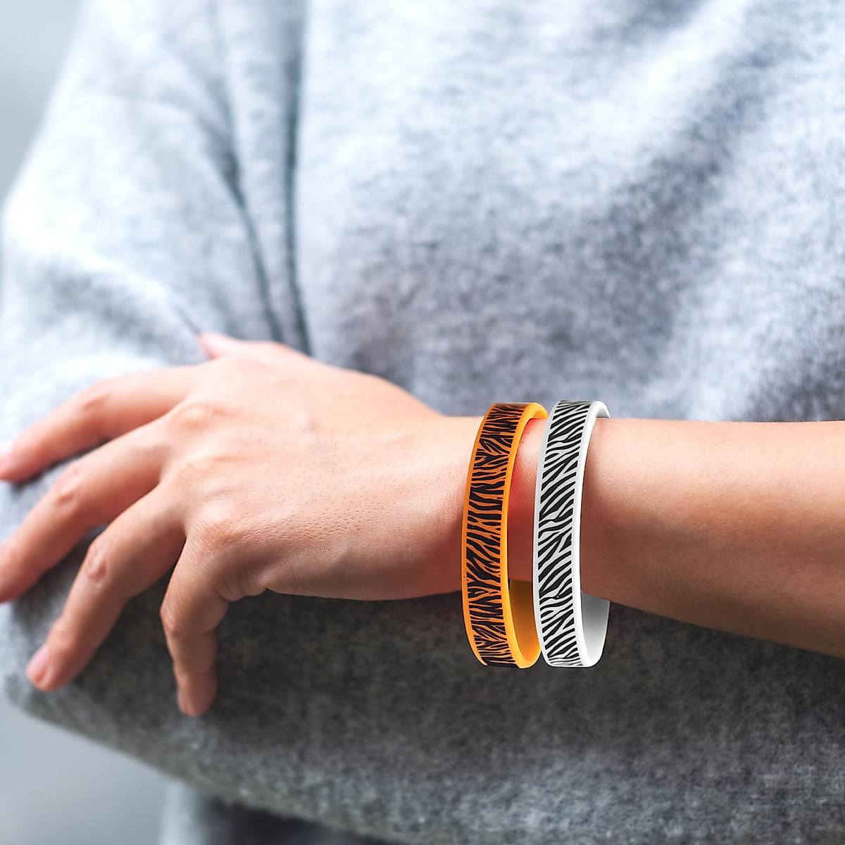 MagiRita Safari Animal Print Rubber Bracelets 24 Pack Leopard Cow Tiger Print Wristband Jungle Party Favors Zoo Wild Birthday Party Goodie Gifts Bags Decor for Shower Class Rewards