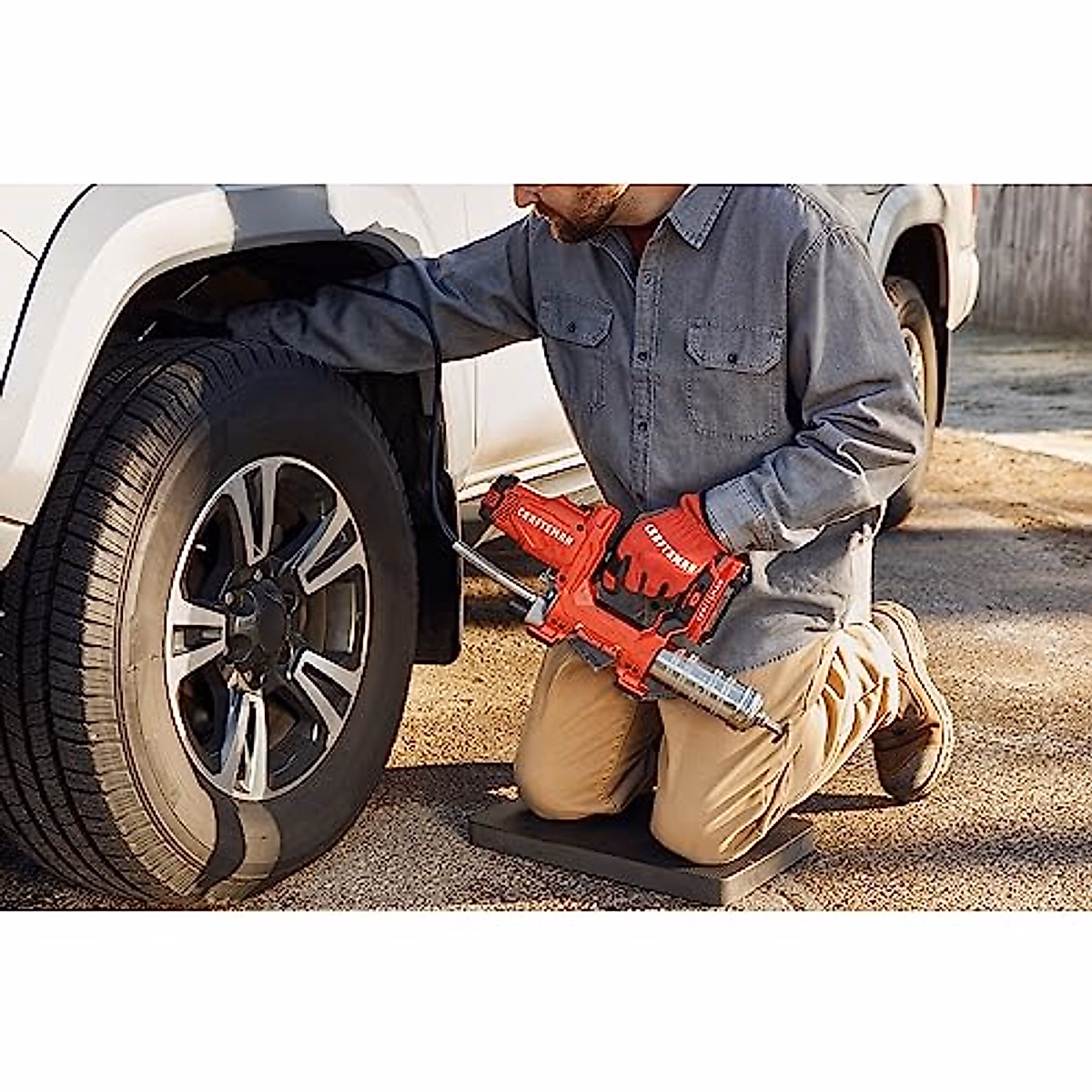 CRAFTSMAN V20 Grease Gun Kit, Cordless, 40" Hose, 10,000 Max PSI, Battery and Charger Included (CMCGG001D1)