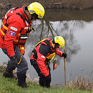 Aquapac Waterproof Small Paddle Case, Made in The UK, Carry Cord, Travel Essential, 5 Year Warranty, Eco Friendly, Watersports, Hiking, Mountain Biking, Running Accessory Black