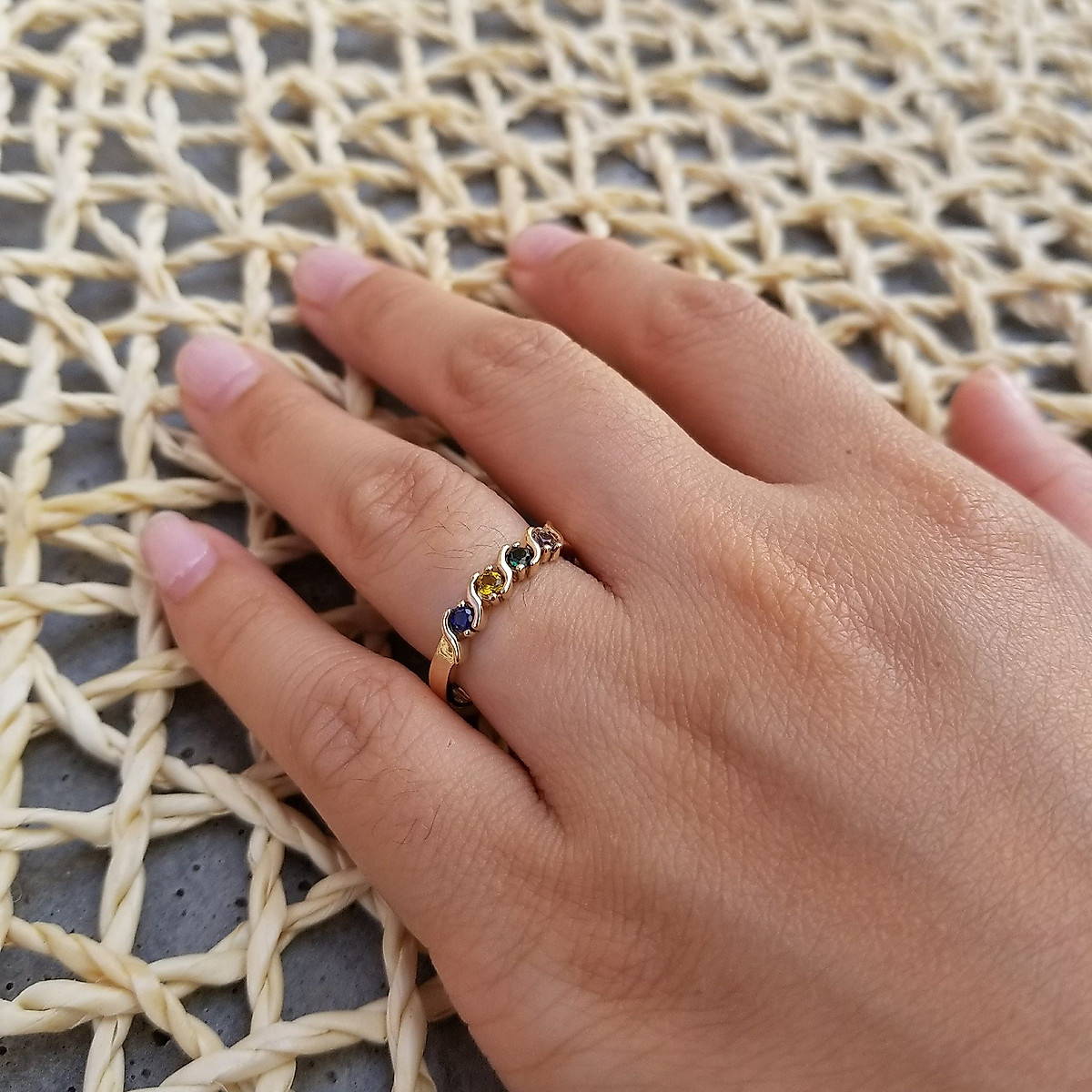 GNGJewel Family Mothers Ring 2 to 5 Birthstones 10k White,Yellow or Rose Gold FREE ENGRAVING