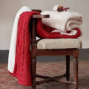 Amélie Home Reversible Sherpa Cable Knit Throw Blanket Soft Cozy Warm Winter Fleece Throw Blankets for Couch Bed Living Room, Christmas Red, 50x70