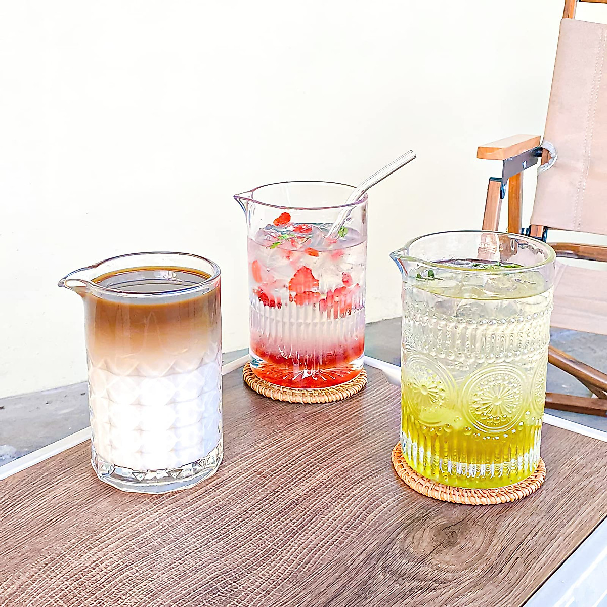 Kingrol Professional Cocktail Mixing Glasses, Set of 2, 21 Ounces Heavy Duty Mixing Pitchers for Stirred Cocktail, Crystal Clear Stirring Glasses, Fancy Embossed Design