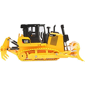Diecast Masters RC Truck CAT D7E Track-Type Tractor | Fully Functional Radio Control Tractor Truck | 1:24 Scale Model Remote Control Caterpillar Trucks | CAT Yellow Diecast Model 25002