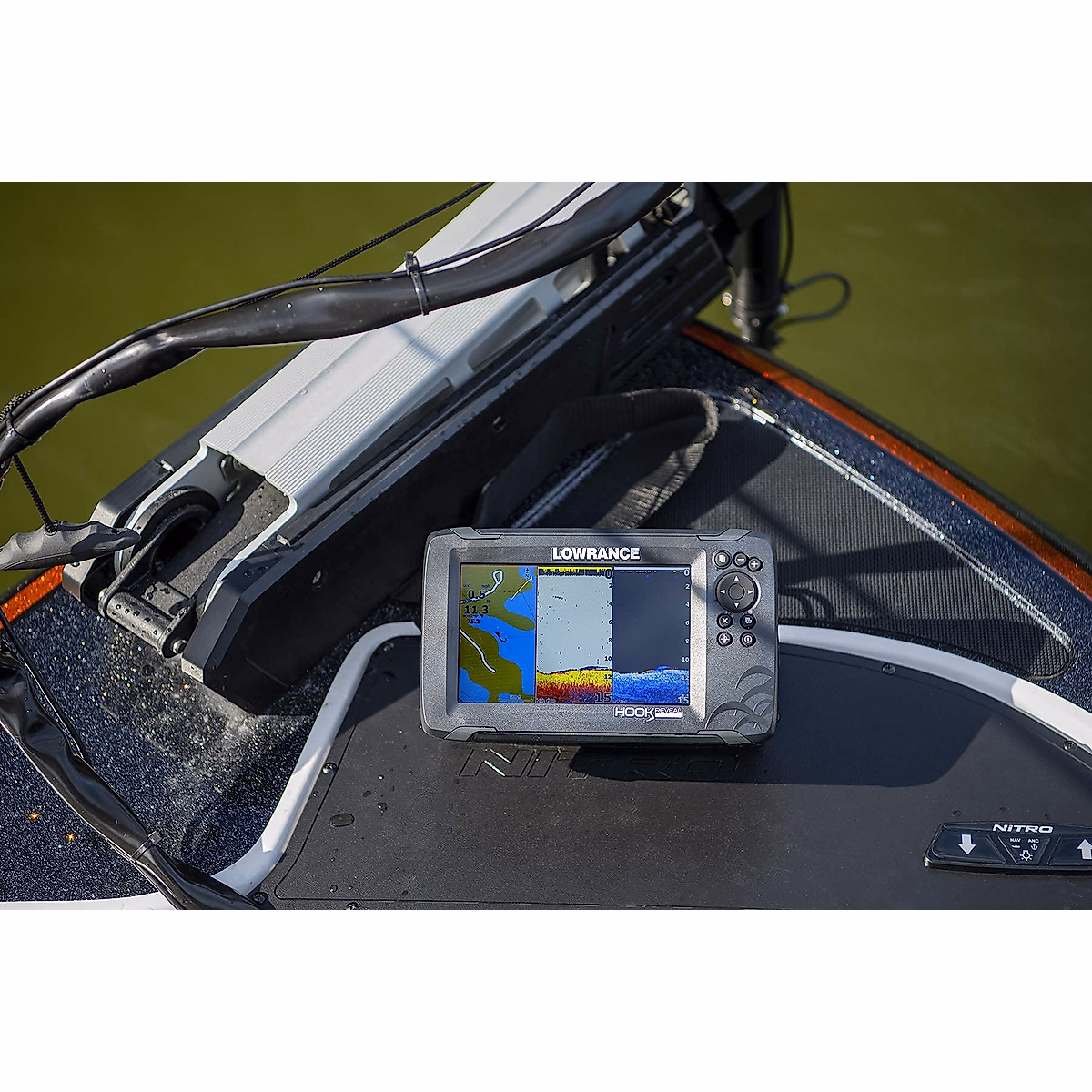 Lowrance HOOK Reveal 7x TripleShot - 7-inch Fish Finder with TripleShot Transducer, GPS Plotter (Renewed)