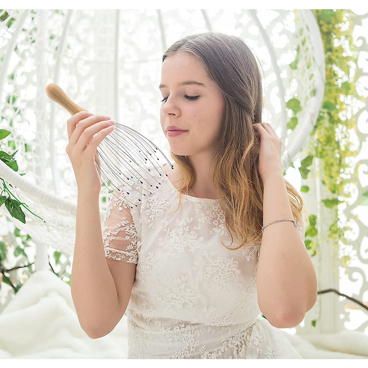 USAGA 32 Fingers Head Massager, Head Scratcher Scalp Massager for Head Body Relaxing Wood Handle (1 Pack)