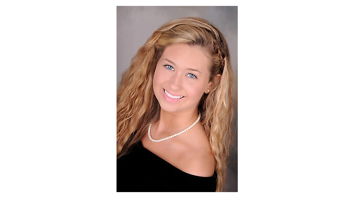 Black Velour Senior Drape for Stunning Photography