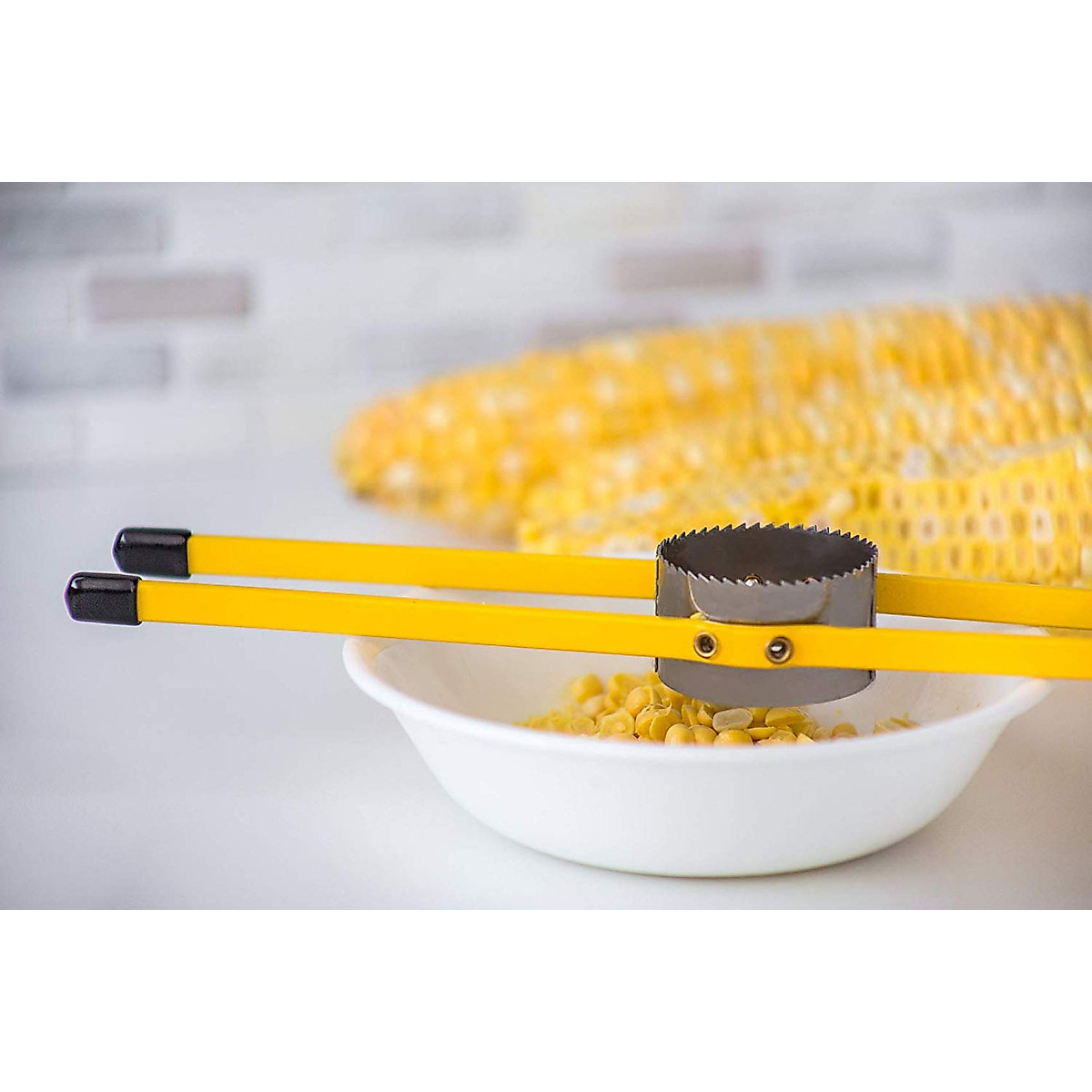 Corn Slicer Peeler Thresher Stainless Steel Corn on The Cobb Holders Corn Shucker Kitchen Cooking Tools，Easy to Operate and Clean, Reusable and Durable