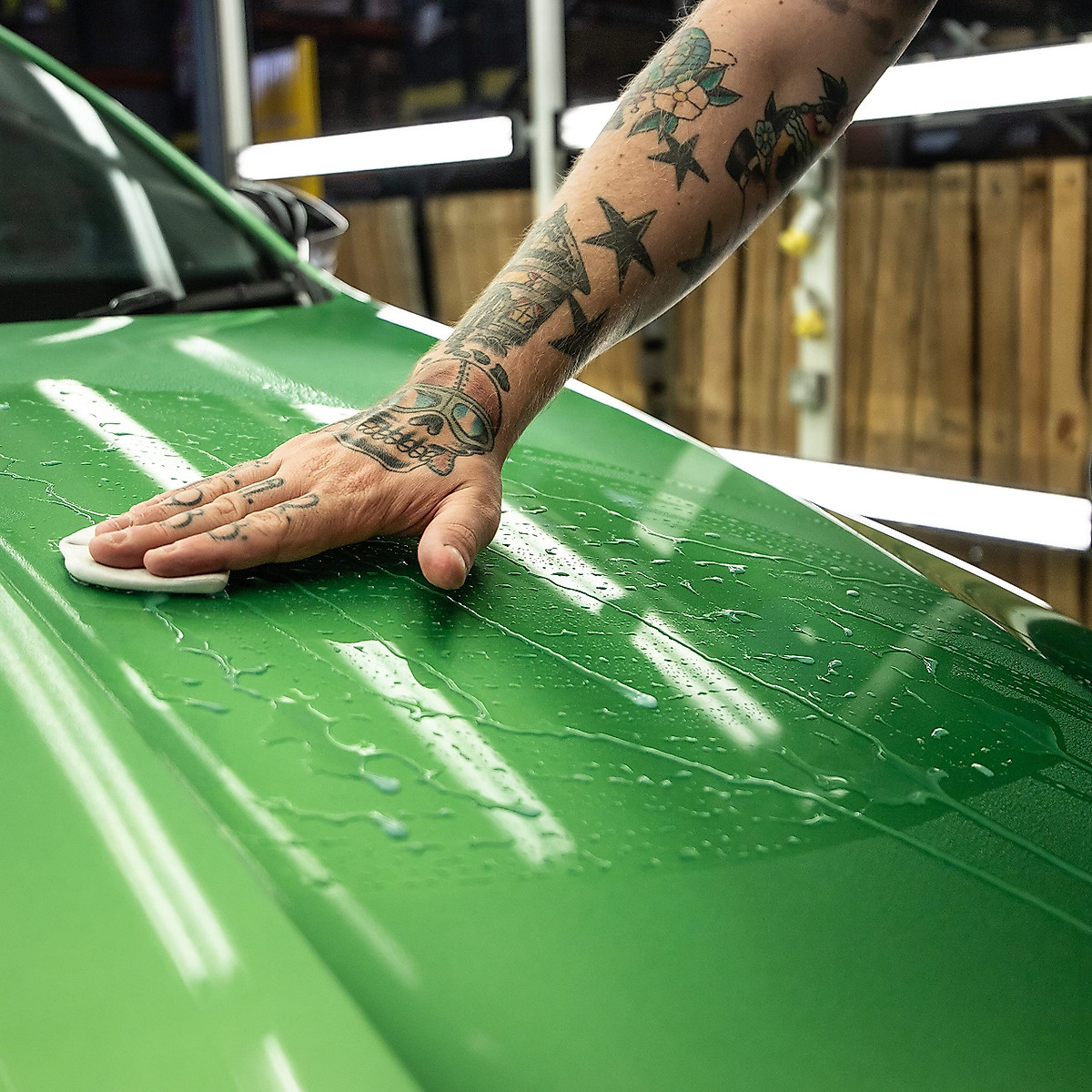 Meguiar's G1116EU Quik Clay Bar Starter Kit with 80g of clay and 473ml Detailer to safely remove surface bonded contaminants such as tar, tree sap, overspray and industrial fallout