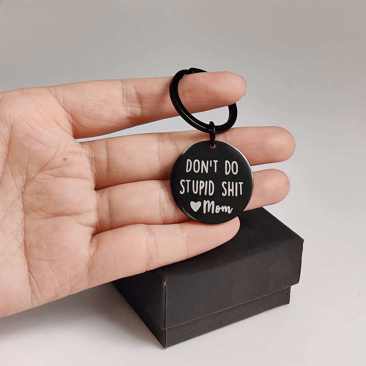 Funny Keychain Gift for Teenager from Mom, Don't Do Stupid Shit Keychain, Gag Sarcasm Gift for Son Daughter New Driver Birthday Graduation Valentine, Mother to Kids Go to College Presents (Black)
