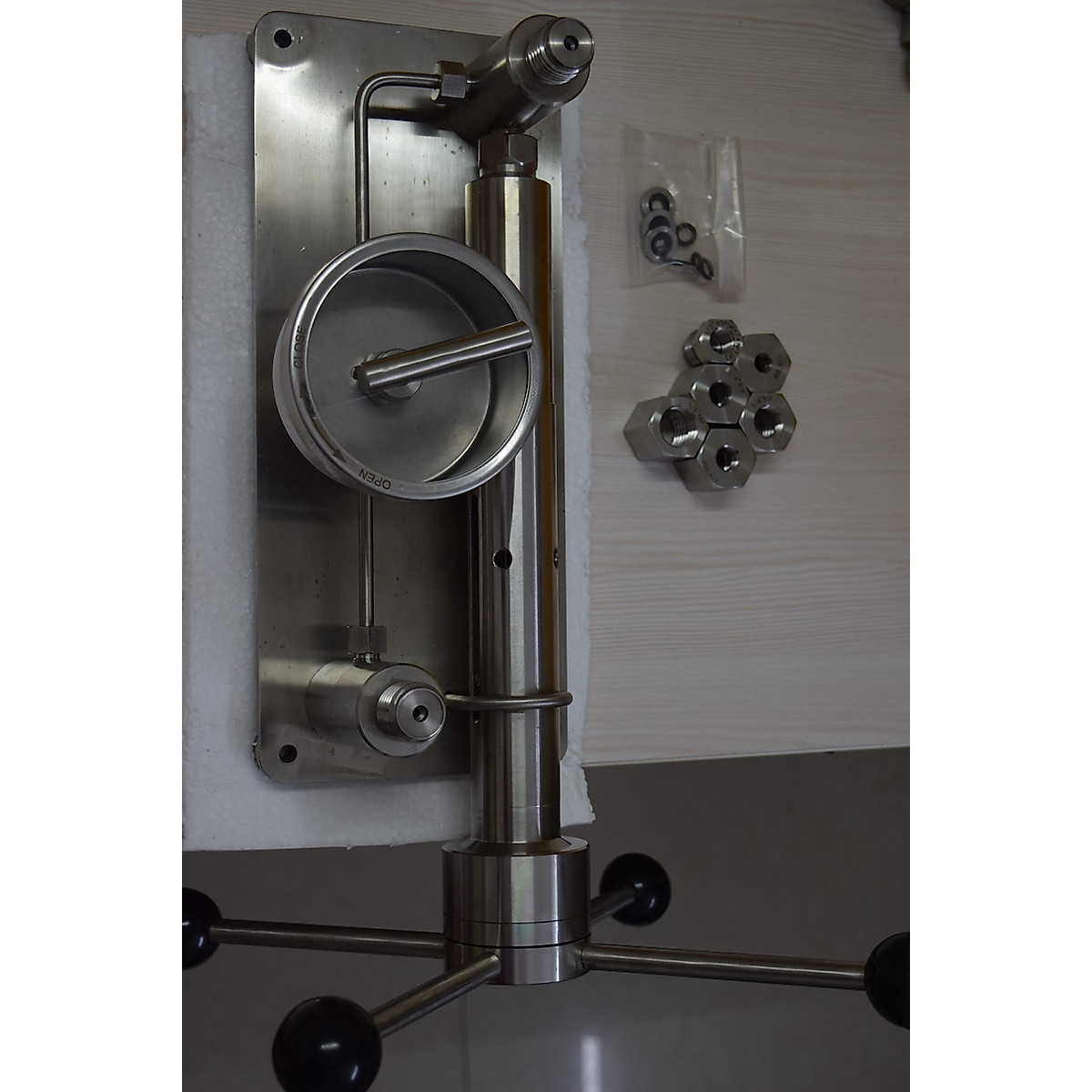 Bench Top Pressure and Vacuum Calibrator (Range: 0-1000 kg/cm²) for Calibration Laboratories, Pharmaceuticals, Petrochemicals Model: AI-PCAL1