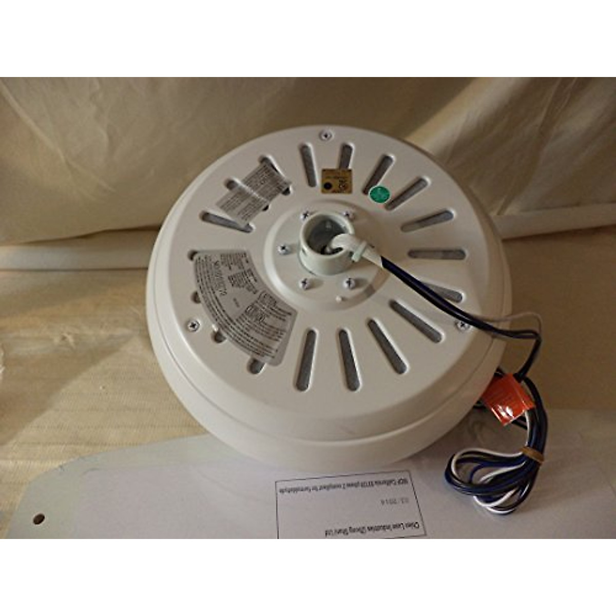 Hampton Bay Southwind 52" Reversible blades Maple/White - White w/Remote control - Dimmable