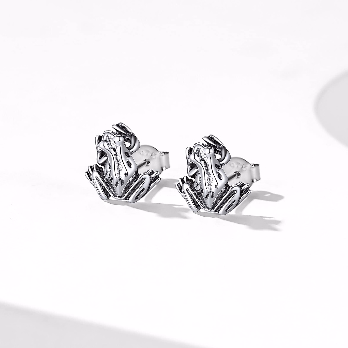 ChicSilver 925 Sterling Silver Stud Earrings for Women Sensitive Ear Hypoallergenic Frog Earrings Cute Funny Animal Jewelry