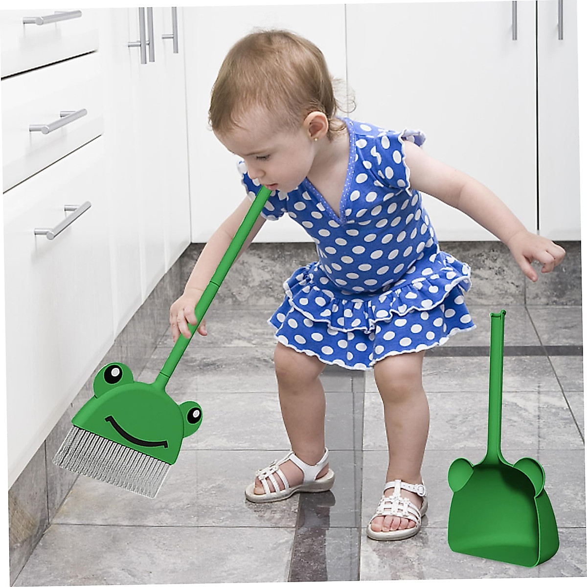 KUYYFDS Kids Cleaning Set Broom and Dustpan Set 2Pcs/Set PP Cute Cartoon Frog Pattern Toddler Broom Odor-Free Hanging Smooth Handle Washable PET Brush Kids Broom for Home Kindergarten